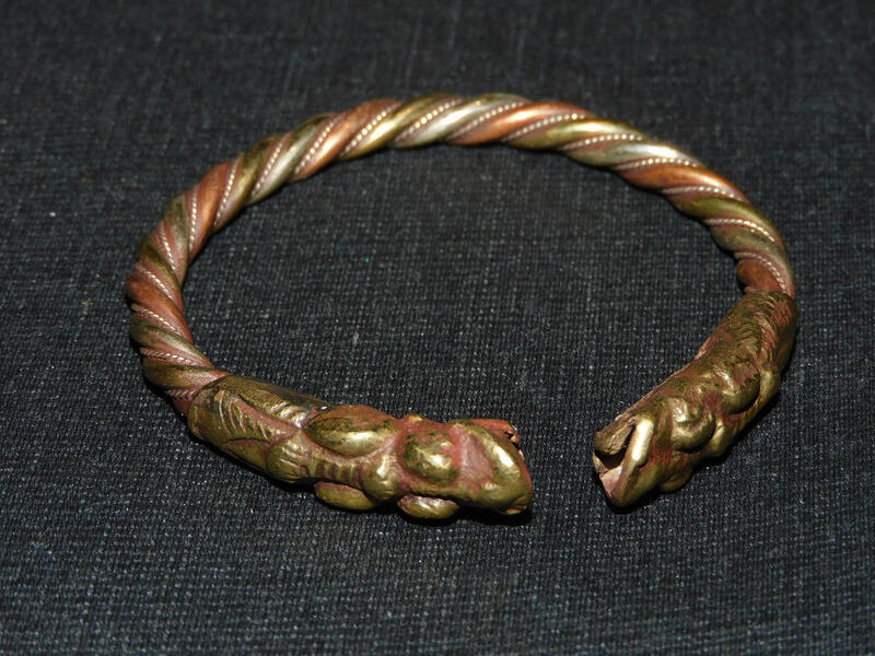 【雅之賞|藏傳|佛教文物】特價*早期尼泊爾手工三色銅雙龍手環~990954 | 露天市集 | 全台最大的網路購物市集
