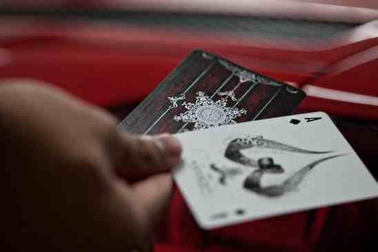 Bomb 】【Ellusionist 撲克牌】夢幻紅詭計：Red Artifice，全球限量… [現貨絕版品] | 露天市集 | 全台最大的網路購物市集