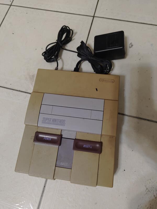 (A4) 早期 任天堂 SUPER NINTENDO SNES遊戲主機 /無畫面/附專用變壓器/訊號線/零件機 | 露天市集 | 全台最大的 ...