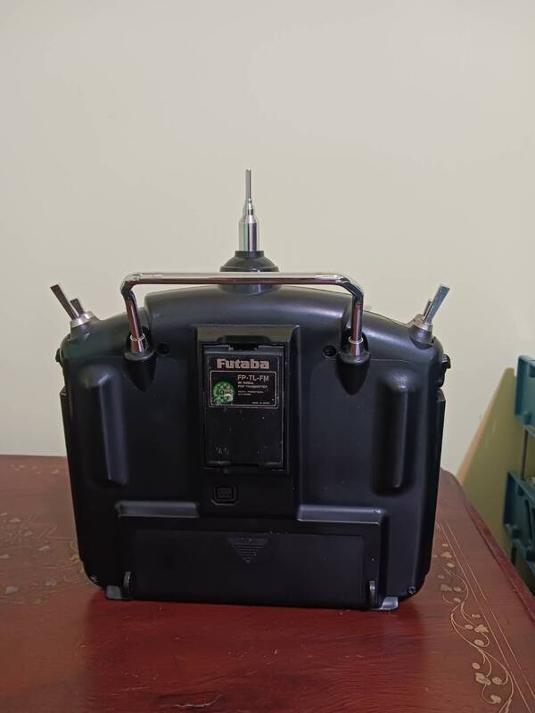 Futaba FF9搖控器(品相如照片所示，模組掛耳有斷，瑩幕變黑，不含電池盒) | 露天市集 | 全台最大的網路購物市集