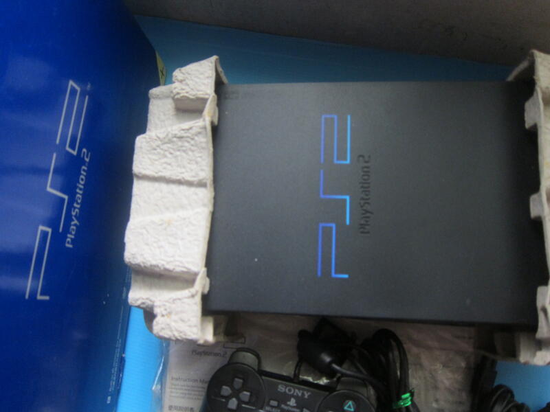 PS2 主機完整一組 SCPH-50007型 附書盒 按鍵操作功能良 讀取好. | 露天市集 | 全台最大的網路購物市集