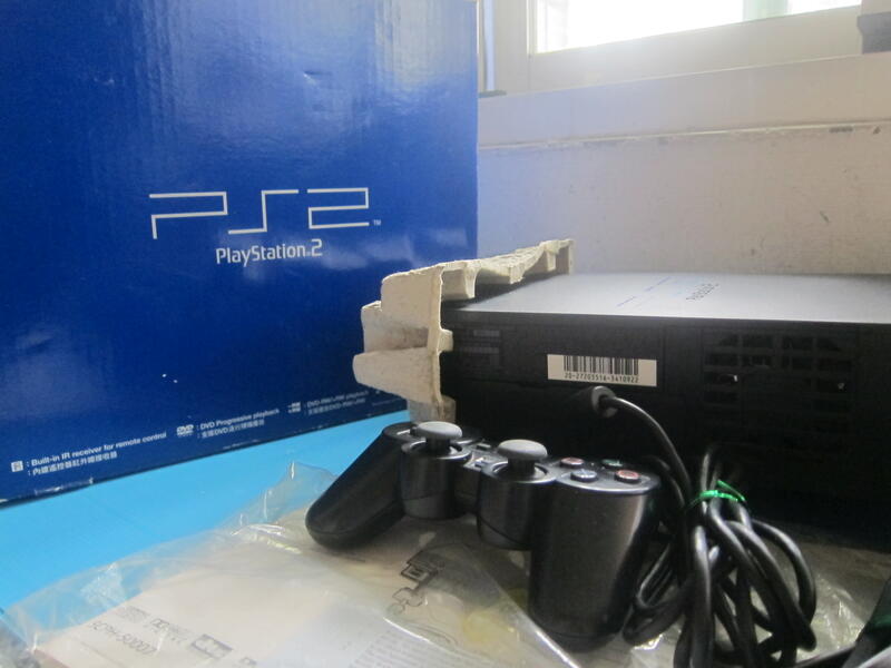 PS2 主機完整一組 SCPH-50007型 附書盒 按鍵操作功能良 讀取好. | 露天市集 | 全台最大的網路購物市集