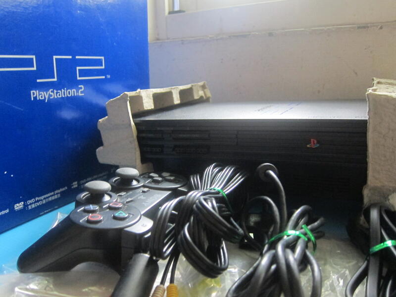 PS2 主機完整一組 SCPH-50007型 附書盒 按鍵操作功能良 讀取好. | 露天市集 | 全台最大的網路購物市集