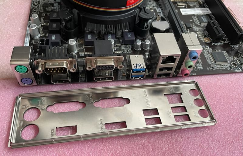 華碩 Asus H110M-C+ i3-6100 + 8G記憶體 D520MT主機板套裝 半套主機 附檔板 | 露天市集 | 全台最大的網路購物市集