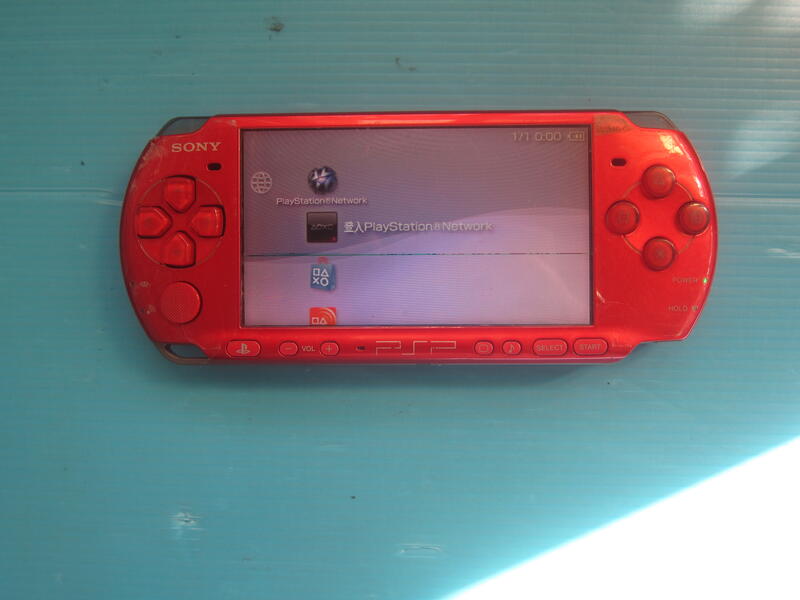 SONY-PSP3007型.單機一部 會過電 .可讀片. 銀幕故障 當故障零件機.如圖所示. | 露天市集 | 全台最大的網路購物市集