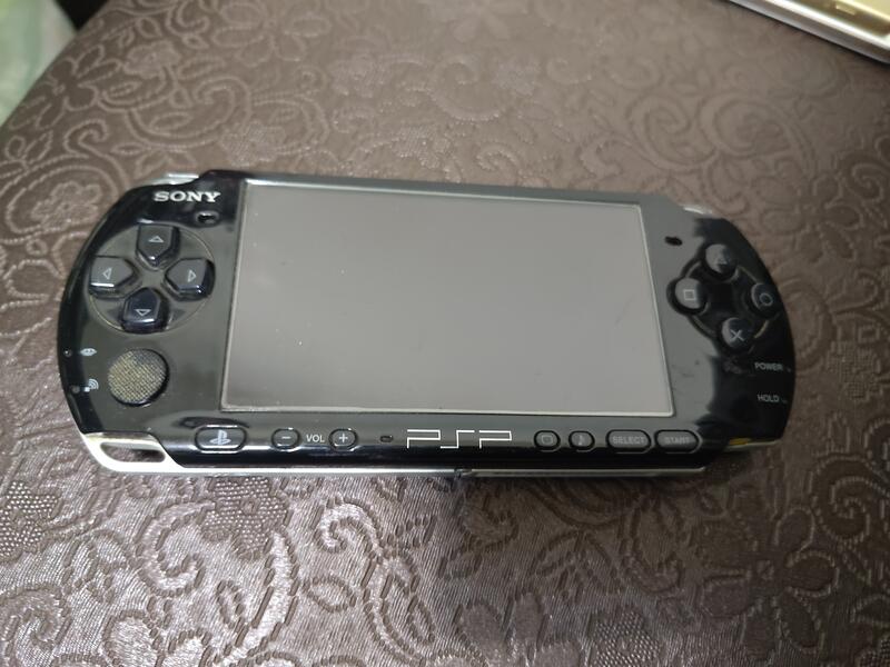 (B16) 二手 PSP-3007 遊戲主機 /有改機/可玩/附8G記憶卡/無電池 | 露天市集 | 全台最大的網路購物市集