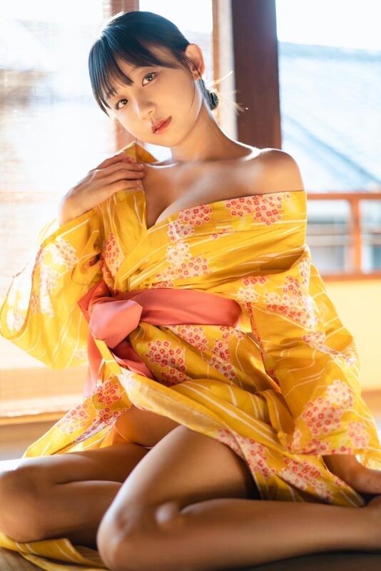 【現貨供應中，附初回海外限定生寫真】表恩智 Eunji Pyo 初寫真集《輪舞曲》 | 露天市集 | 全台最大的網路購物市集