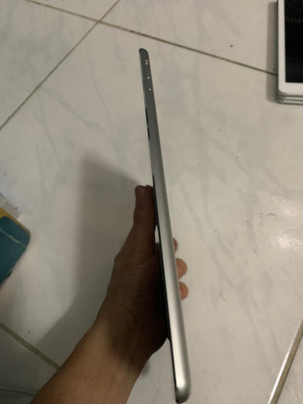 Apple iPad Air (A1474)外觀佳。可充電。可開機。螢幕沒有破。商品如圖。零件機販售。售出不退 | 露天市集 | 全台最大的 ...