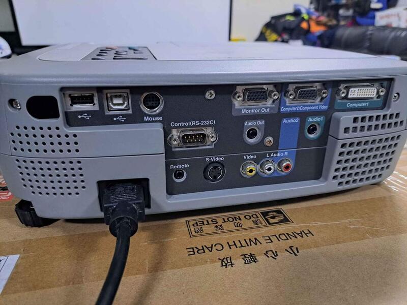 EPSON EMP-820 投影機 電視 電影 影像 2500 ANSI 流明 問題機 | 露天市集 | 全台最大的網路購物市集