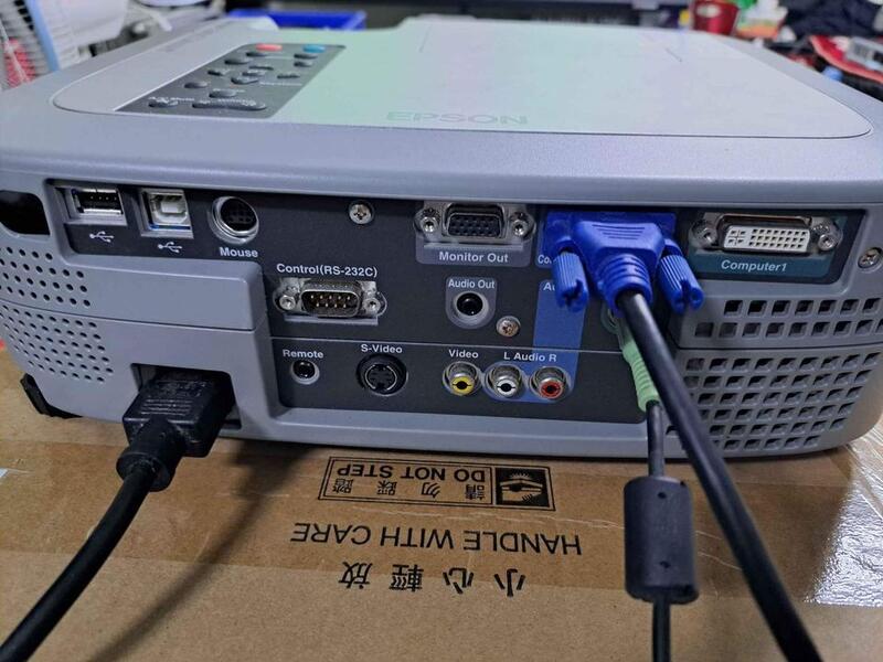 EPSON EMP-820 投影機 電視 電影 影像 2500 ANSI 流明 問題機 | 露天市集 | 全台最大的網路購物市集