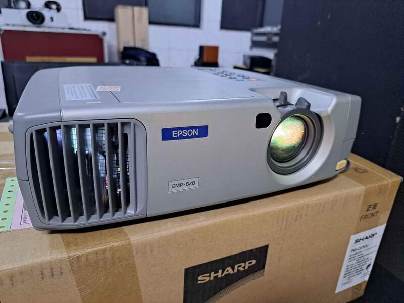 EPSON EMP-820 投影機 電視 電影 影像 2500 ANSI 流明 問題機 | 露天市集 | 全台最大的網路購物市集