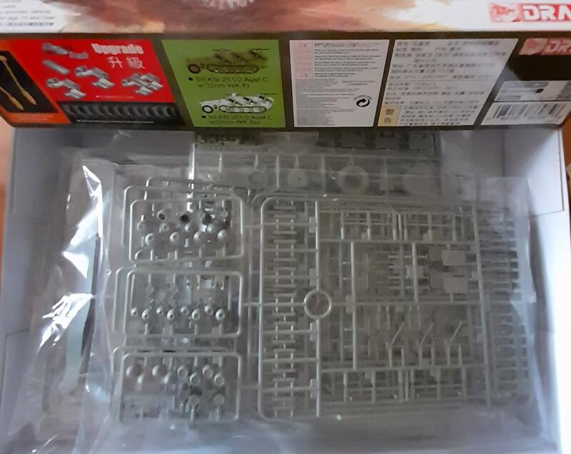 【549喵鋪】1/35 威龍 DRAGON 6284 二戰德軍Sd.Kfz.251/2 Ausf.C 半履帶火箭砲車 | 露天市集 | 全台最 ...