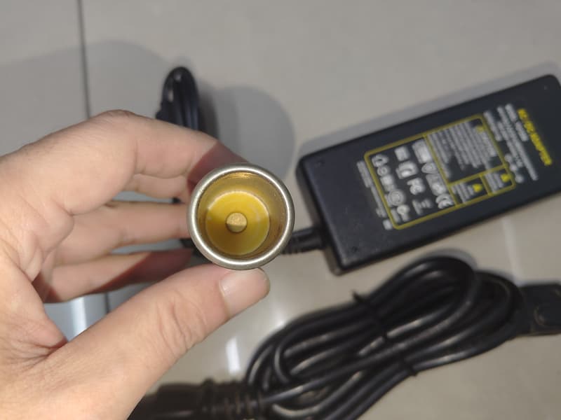 (A18) 二手 YU1208 變壓器 /DC 12V 8A /車用點菸器插座 | 露天市集 | 全台最大的網路購物市集