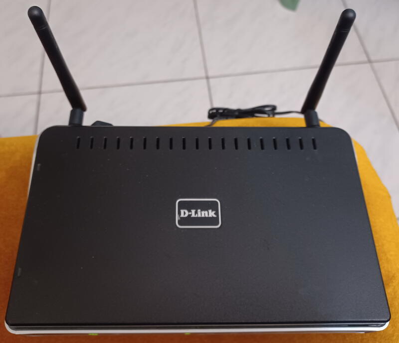 ㊣二手 D-Link 4 Port 無線寬頻IP分享器 / 路由器ROUTER 【DIR-615】含變壓器 $179 | 露天市集 | 全台最 ...