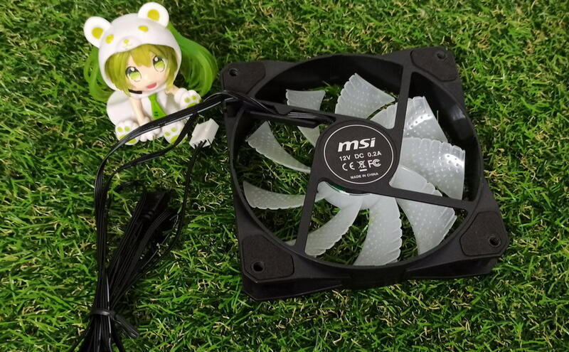 PC傢俬:微星MSI 12V 0.2A 12公分靜音散熱風扇 PWM 小4PIN 無RGB 瑕疵品出清 | 露天市集 | 全台最大的網路購物市集