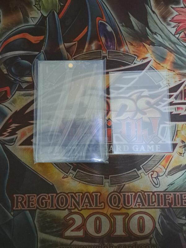 {DARK拍賣}遊戲王-QCDB 2023 聖誕禮盒 特製 卡套 + 壓克力 展示夾 卡磚 卡夾 | 露天市集 | 全台最大的網路購物市集