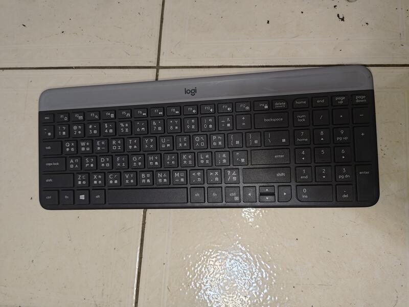 (B18) 羅技 Logitech K470 無線鍵盤 /無接收器 /裝電池處有鏽蝕 /拆零件用 | 露天市集 | 全台最大的網路購物市集