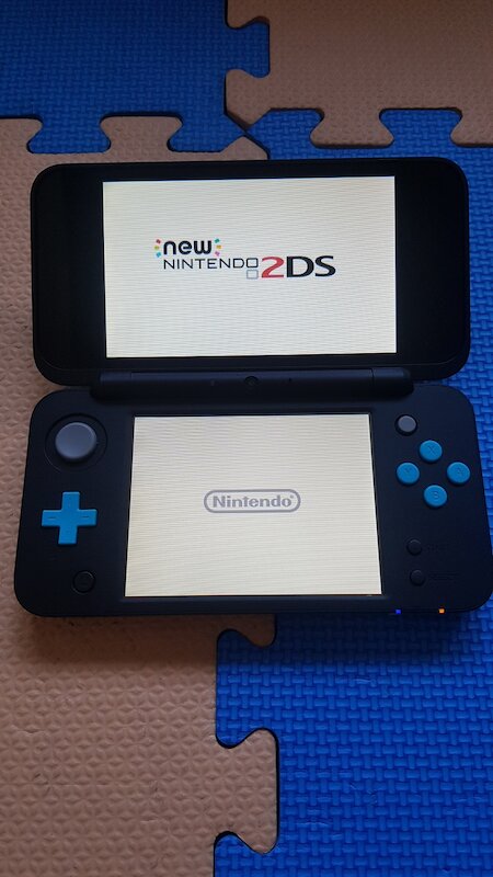 【回憶瘋】售二手 NEW 2DSLL 主機.黑色(已改機.內建遊戲) 贈送32G卡(內附遊戲) 8成新 | 露天市集 | 全台最大的網路購物市集