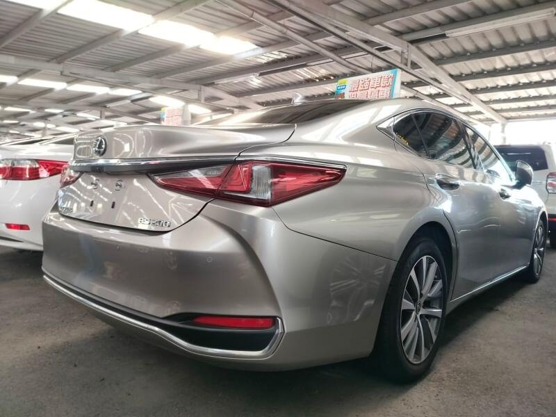 2019 ES200 鐵灰 跑十萬 ★小劉二手車交流 0979111114 - 0800000811 | 露天市集 | 全台最大的網路購物市集