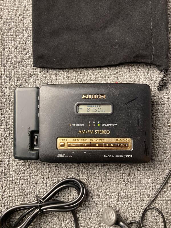 【千代】aiwa愛華磁帶機隨身聽HS-JX959，成色看圖，正面被皮 | 露天市集 | 全台最大的網路購物市集