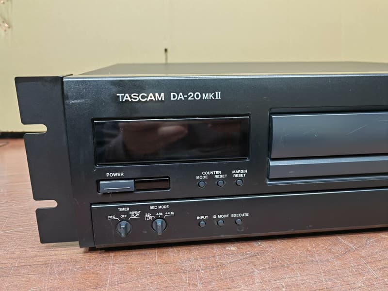 【下標詢價】TASCAM 天琴DA20 MKII DAT 數字磁帶錄音機 成色很好如圖，狀態壹流， | 露天市集 | 全台最大的網路購物市集