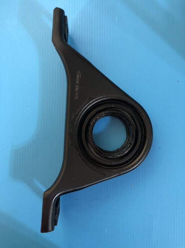 專業雙B零件專賣店賣場 BENZ 2104101881 中間吊架 W210/4缸(沒軸承) | 露天市集 | 全台最大的網路購物市集