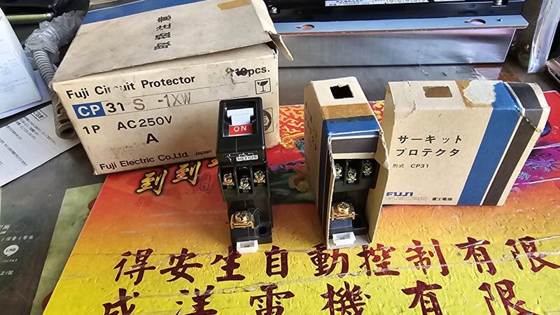 FUJI 迴路保護開關 CP31 1A 迴路開關 1P1A 有補助接點 | 露天市集 | 全台最大的網路購物市集