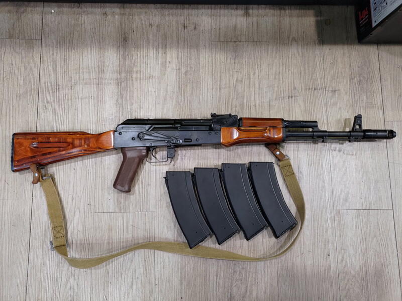 二手寄賣 8成新 利成 LCT LCK-74 AEG 全鋼製 實木 電動槍 俄羅斯 AK7 1槍4匣 槍背帶 | 露天市集 | 全台最大的網路購物市集