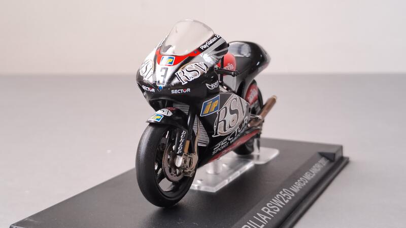 [中古良品] 1/18 APRILIA RSW250 MARCO MELANDRI 2002 金屬模型 | 露天市集 | 全台最大的網路購物市集