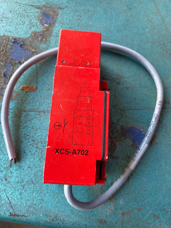 Telemecanique XCS IEC 947-5-1 EN 60947-5-1 XCS-A702 限位開關 | 露天市集 | 全台最大的 ...